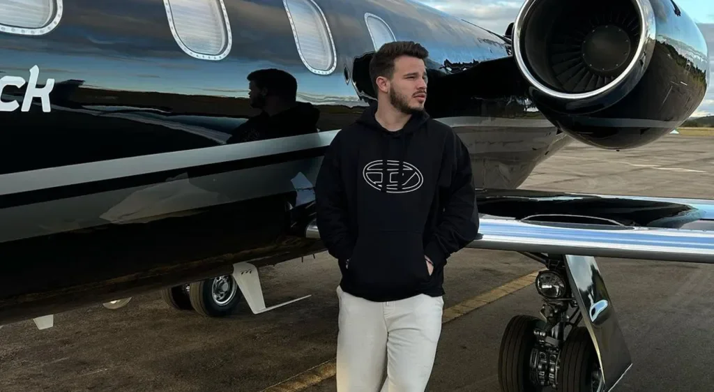 Quem é Matheus Fernandes, top 10 na Billboard Brasil Hot 100 ...