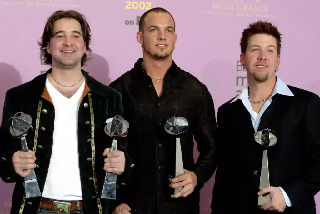 Após hiato de 20 anos, Creed anuncia turnê de retorno