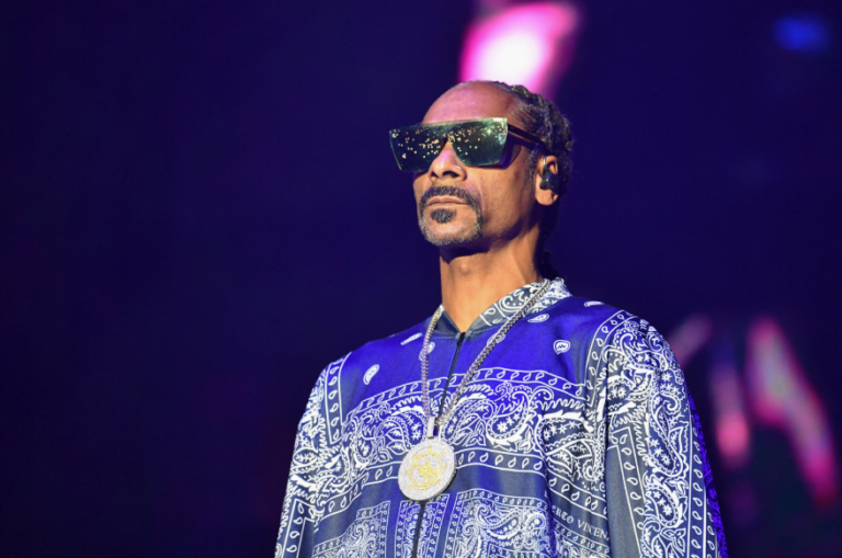 Snoop Dogg leiloa baseado usado e itens especiais da carreira ...