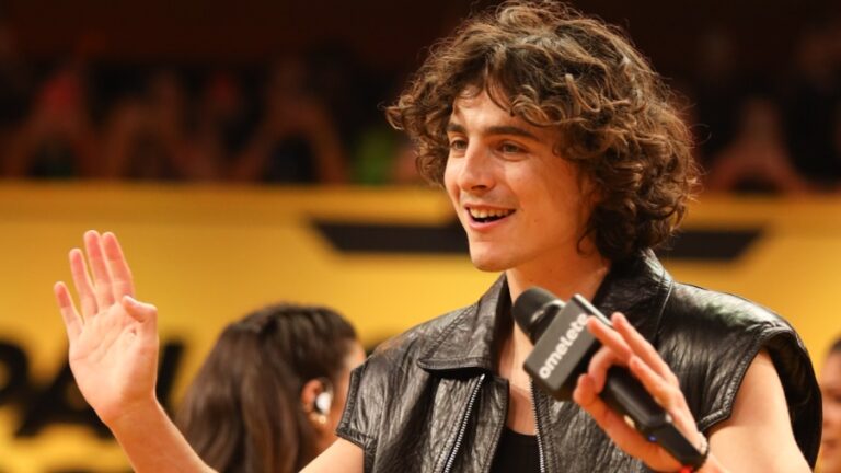 Timotheé Chalamet aparece caracterizado como Bob Dylan para ... Timotheé Chalamet aparece caracterizado como Bob Dylan para ...