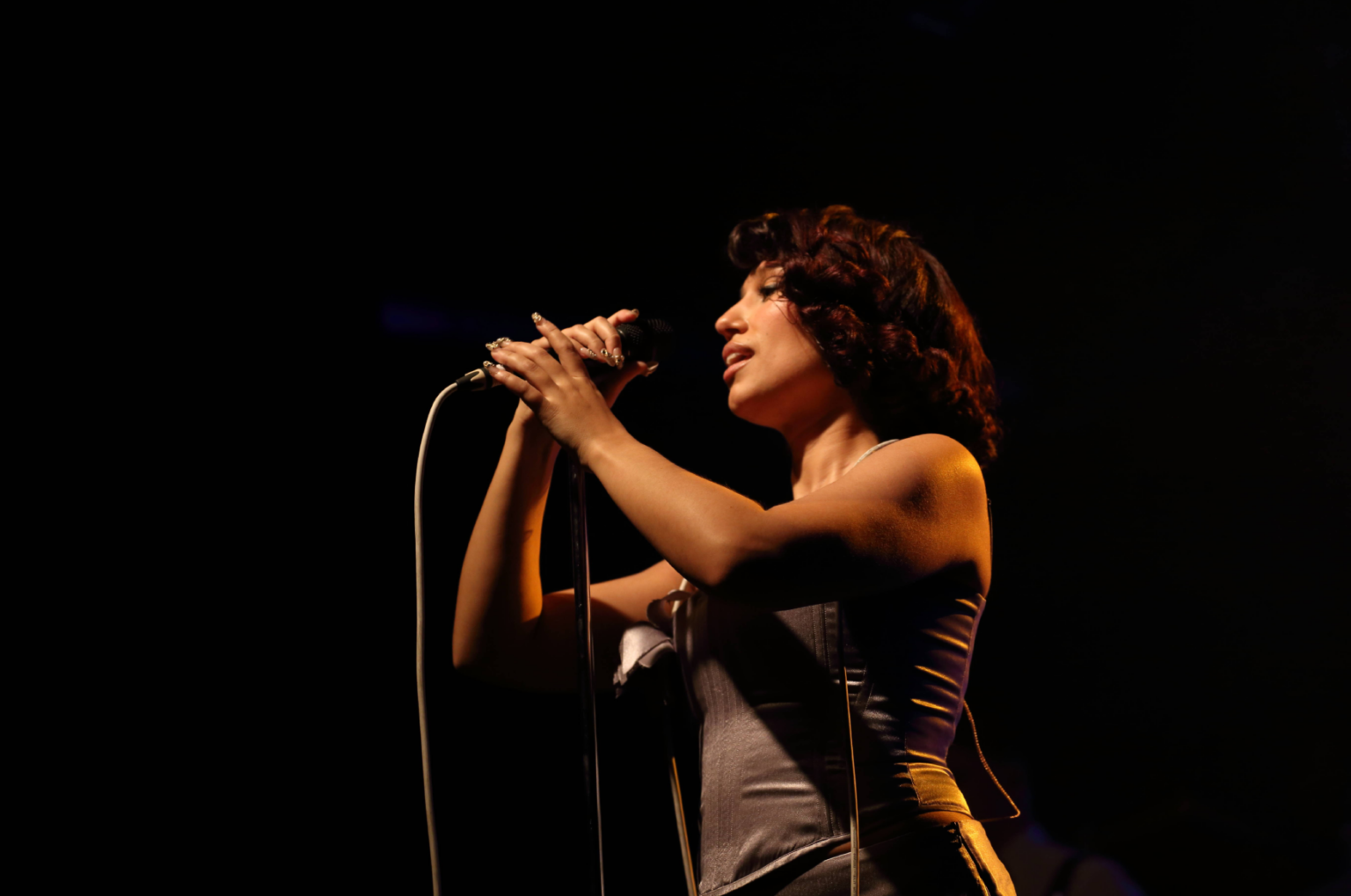 Quem é RAYE, cantora com recorde de indicações na história do BRIT ...