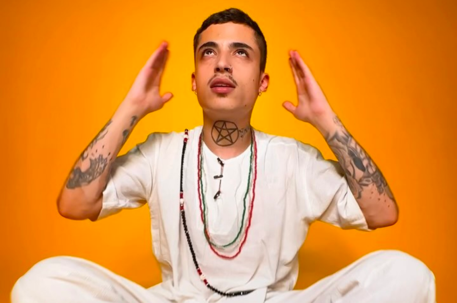 Revelação do TikTok, rapper ZEUS aposta na didática e rimas livres em ...