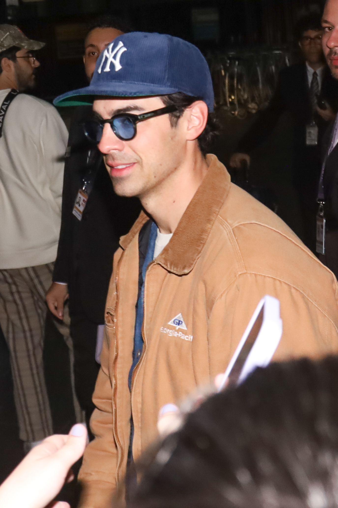 Jonas Brothers desembarcam no Brasil para show em São Paulo