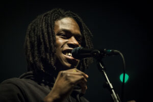 Quem é o cantor Daniel Caesar, atração do C6 Fest? - Billboard Brasil