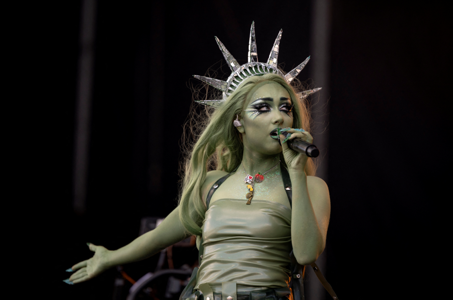 Fã de Pabllo Vittar e Carnaval, Chappell Roan, revelação do pop, se ...