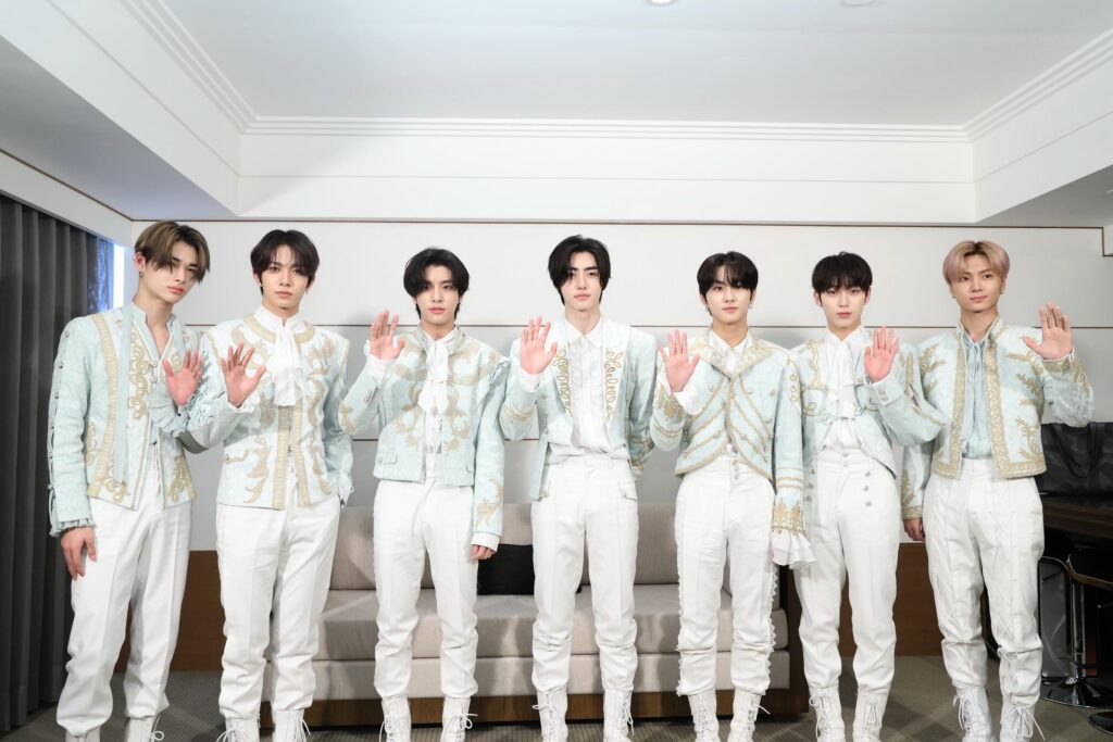 ENHYPEN mostra seu lado 'de namorados' em 'Romance: Untold' - Billboard Brasil